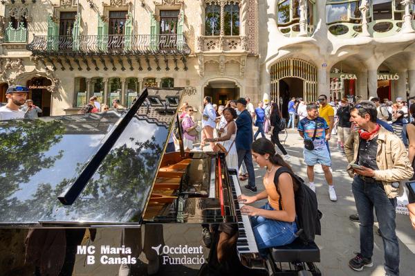 "Barcelona is full of pianos" 2025